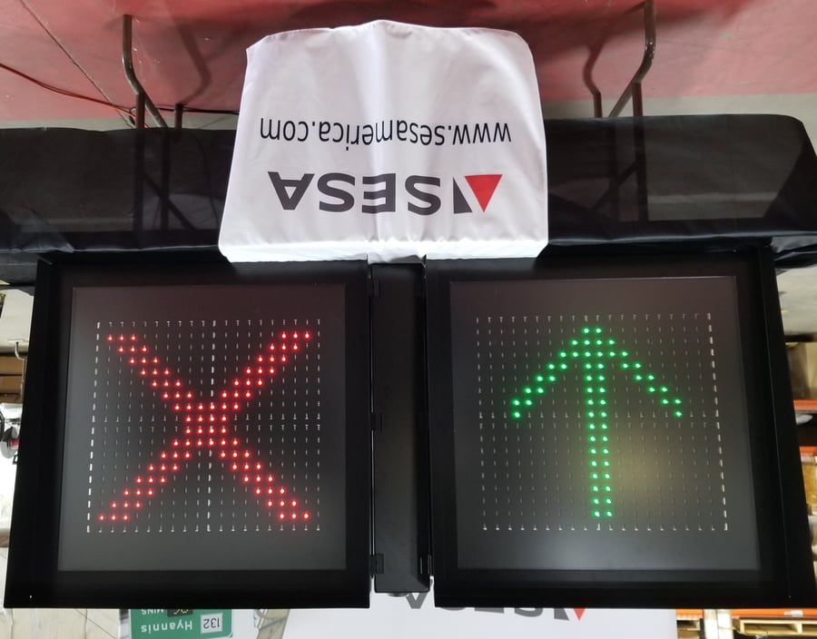 New Lane Control Signs on Arlington Memorial Bridge